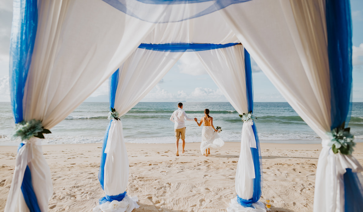 How to Have a Small Wedding Without Offending People - My White Sand ...