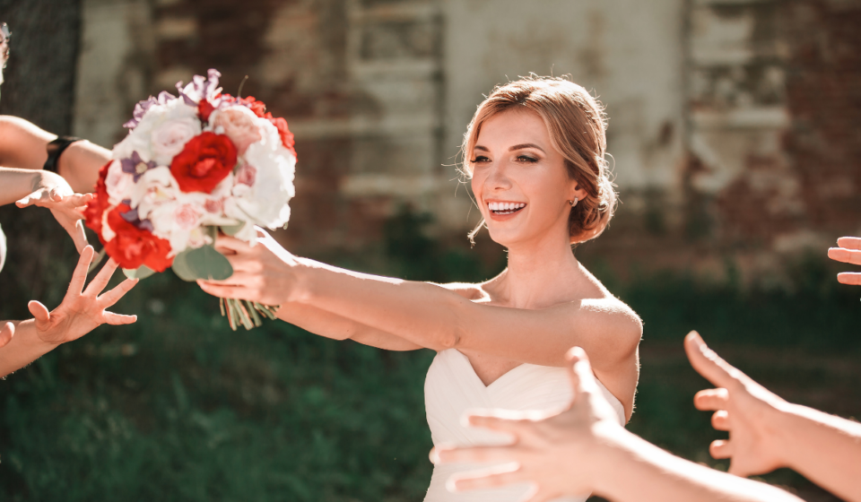 12 Creative/Unique Alternatives to the Bridal Bouquet Toss - My White ...